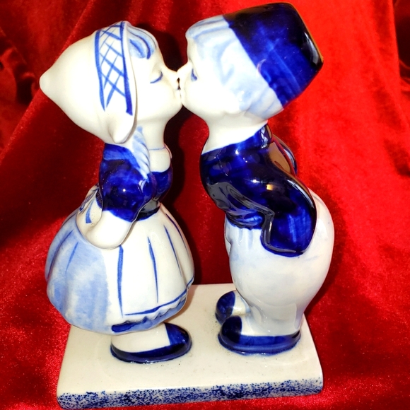 Delft | Art | Delft Blue Kissing Boy And Girl Figurine | Poshmark